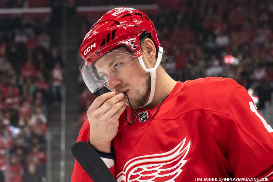 RED WINGS TRADE VLADIMIR TARASENKO TO MINNESOTA - In Play! magazine